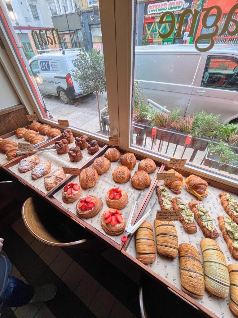 London Girls' Trip Itinerary: 1 Week Food Diary & Things to Do - Styled ...